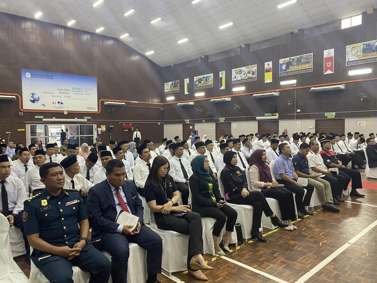 Majlis Penyampaian Sijil PERHEBAT 2022/2023. – MAJLIS PEBANDARAN MANJUNG